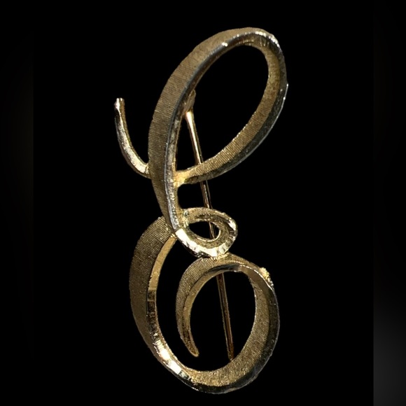 mamselle | Jewelry | Vintage Signed Mamselle Cursive Initial Letter E ...